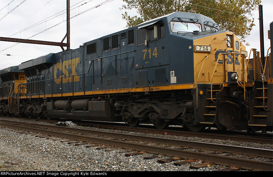 CSX ES44AC #714 on Q418-03